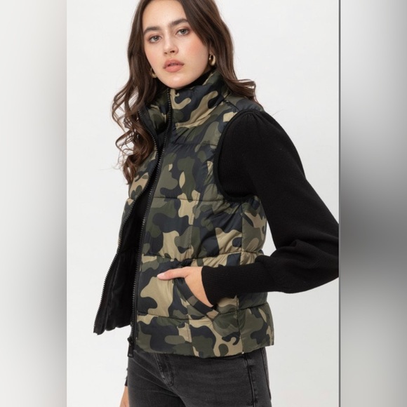 Love Tree | Jackets & Coats | Nwt Love Tree Puffer Camo Vest Size ...